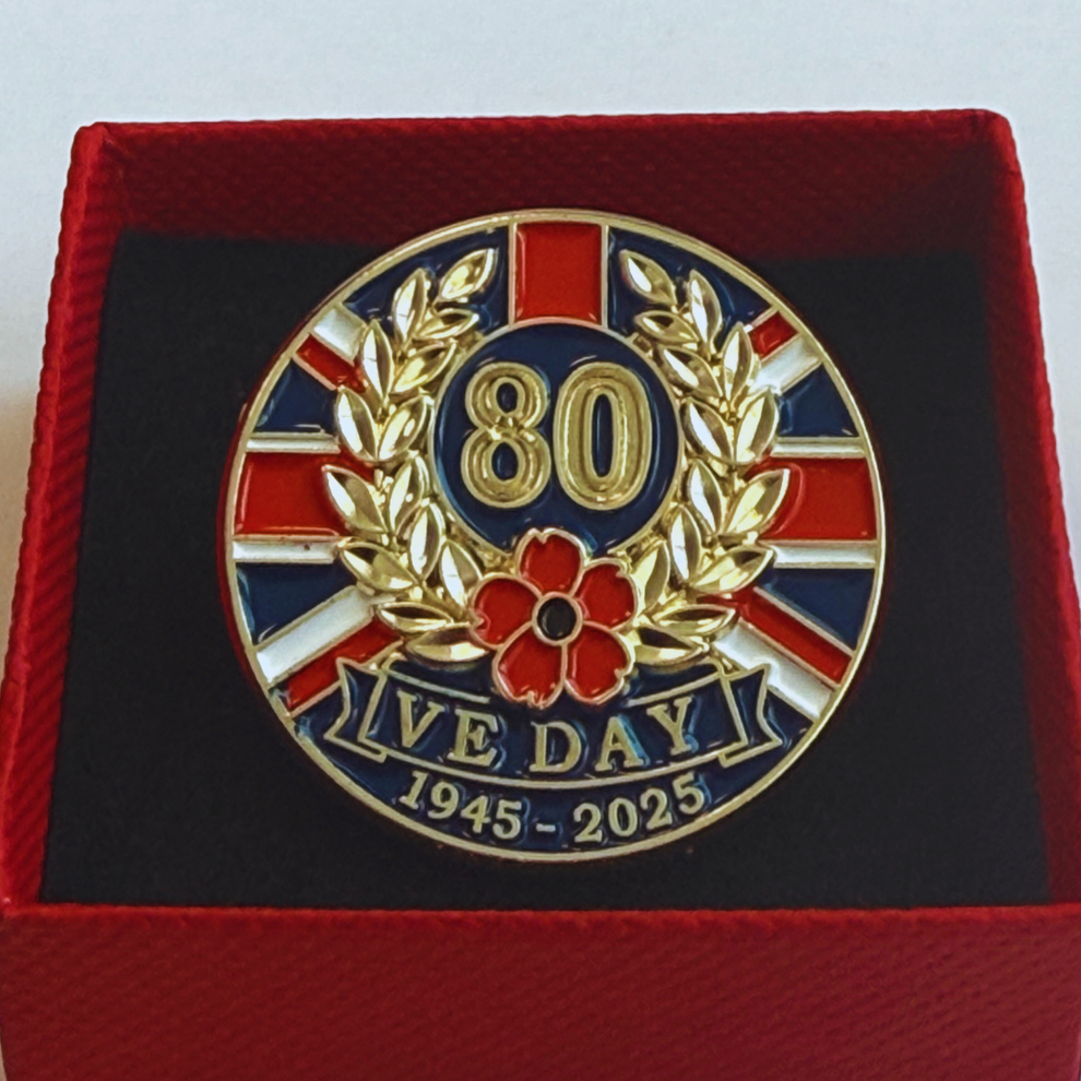 VE Day 80th Anniversary Commemorative Poppy & Laurel Pin Badge ...
